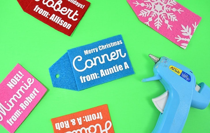 Make these combo gift card holders and gift tags out of felt... perfect ...