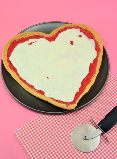 Decorated XOXO Cookies for Valentine's Day ⋆ Dream a Little Bigger