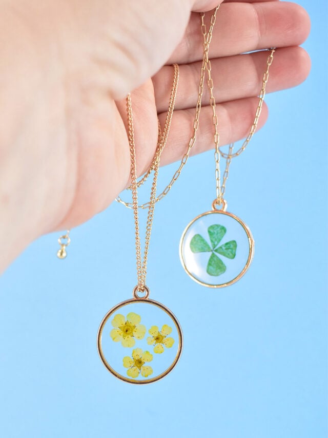 How to Fill Open Back Bezels with Resin ⋆ Dream a Little Bigger