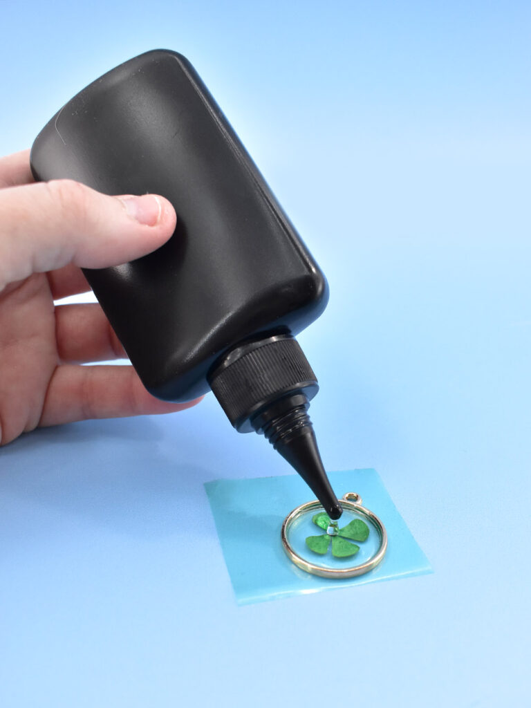 How to Fill Open Back Bezels with Resin ⋆ Dream a Little Bigger